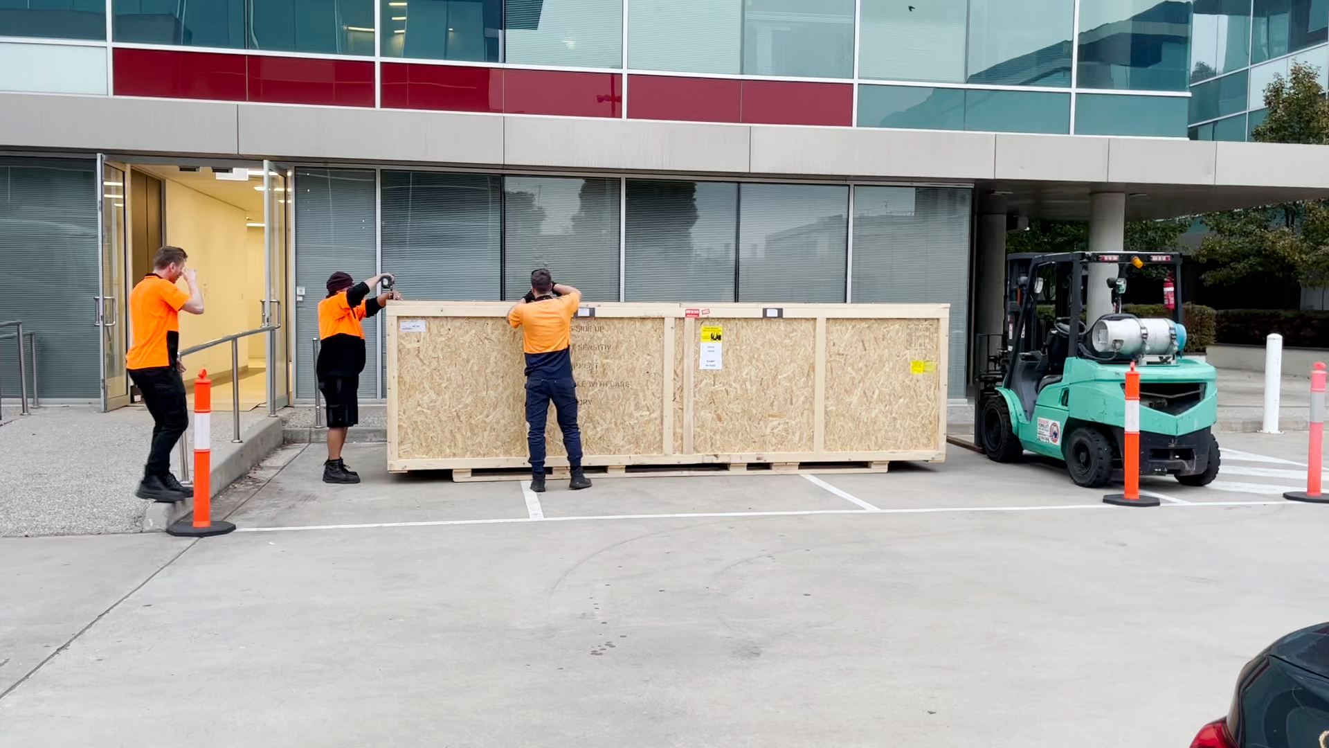 Arizona 2300 series installed in CEC - graphiPLAZA