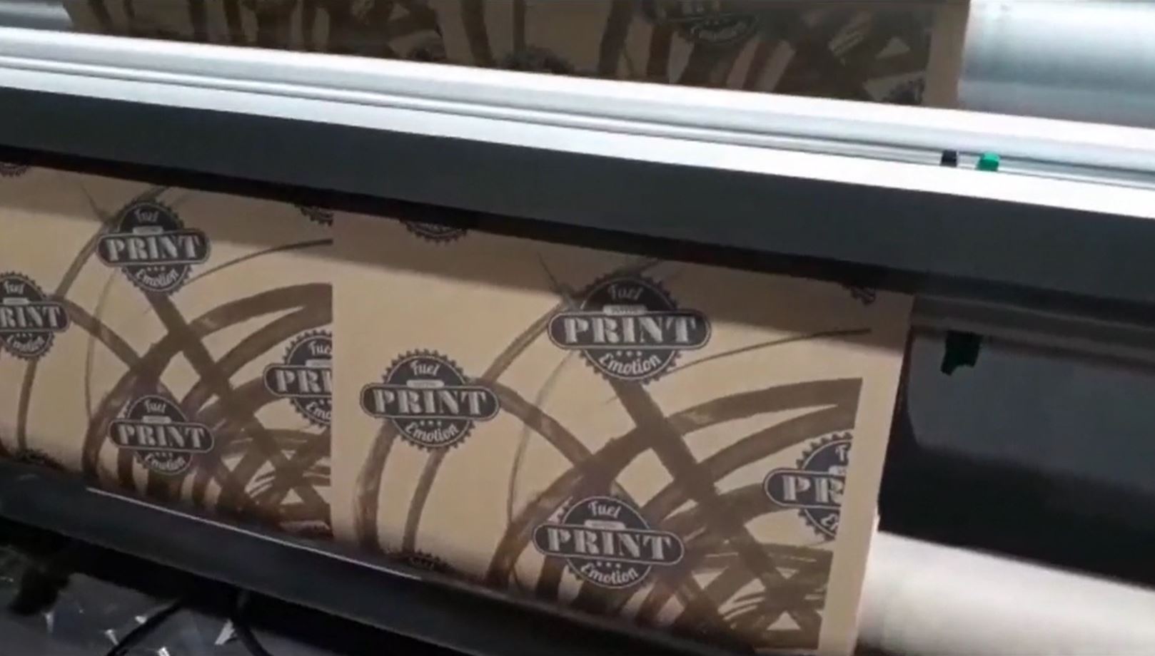 Personalized wrapping paper at production speed - graphiPLAZA